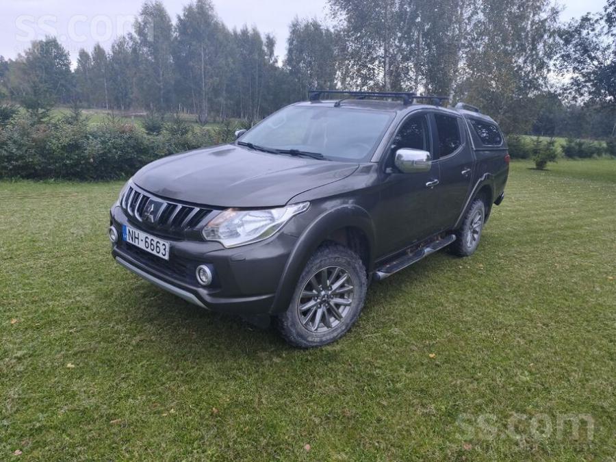 Green Mitsubishi l-200 2017 in Jelgava, with an engine capacity of 2.40 L and mileage of 171 thousand km for 10000 €, photo 5 on AUTOMOTO.COM.LV