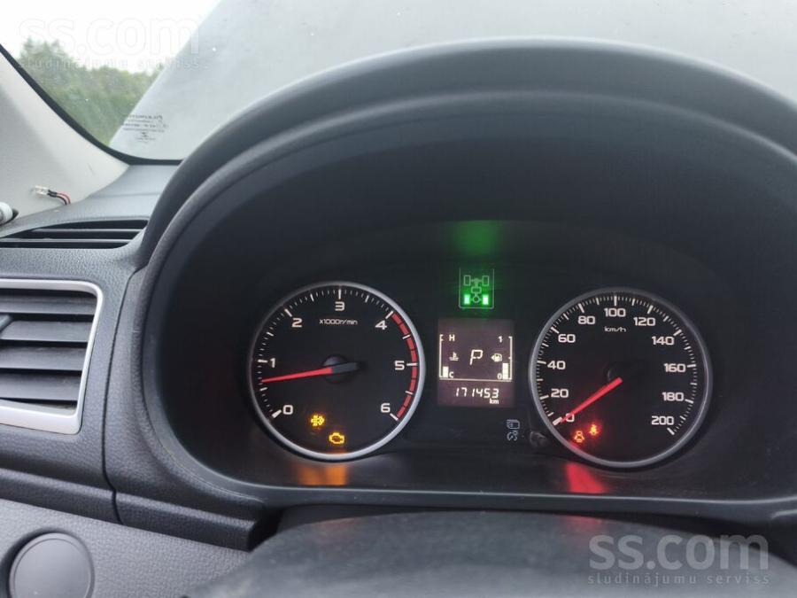 Green Mitsubishi l-200 2017 in Jelgava, with an engine capacity of 2.40 L and mileage of 171 thousand km for 10000 €, photo 9 on AUTOMOTO.COM.LV