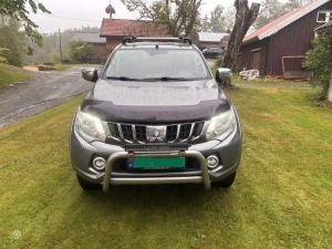 Green Mitsubishi l-200 2019 in Vilnius, with an engine capacity of 2.44 L and mileage of 263 thousand km for 13000 €, photo 3 on AUTOMOTO.COM.LV