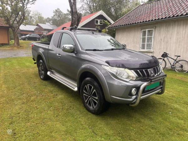 Green Mitsubishi l-200 2019 in Vilnius, with an engine capacity of 2.44 L and mileage of 263 thousand km for 13000 €, photo 4 on AUTOMOTO.COM.LV