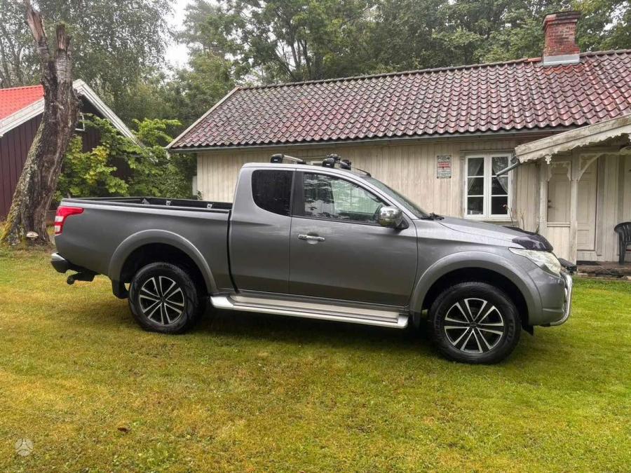 Green Mitsubishi l-200 2019 in Vilnius, with an engine capacity of 2.44 L and mileage of 263 thousand km for 13000 €, photo 5 on AUTOMOTO.COM.LV