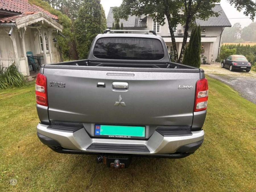 Green Mitsubishi l-200 2019 in Vilnius, with an engine capacity of 2.44 L and mileage of 263 thousand km for 13000 €, photo 7 on AUTOMOTO.COM.LV