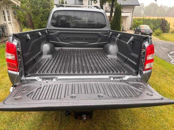 Green Mitsubishi l-200 2019 in Vilnius, with an engine capacity of 2.44 L and mileage of 263 thousand km for 13000 €, photo 8 on AUTOMOTO.COM.LV