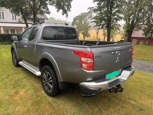 Green Mitsubishi l-200 2019 in Vilnius, with an engine capacity of 2.44 L and mileage of 263 thousand km for 13000 €, photo 9 on AUTOMOTO.COM.LV
