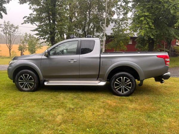 Green Mitsubishi l-200 2019 in Vilnius, with an engine capacity of 2.44 L and mileage of 263 thousand km for 13000 €, photo 10 on AUTOMOTO.COM.LV
