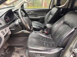 Green Mitsubishi l-200 2019 in Vilnius, with an engine capacity of 2.44 L and mileage of 263 thousand km for 13000 €, photo 13 on AUTOMOTO.COM.LV