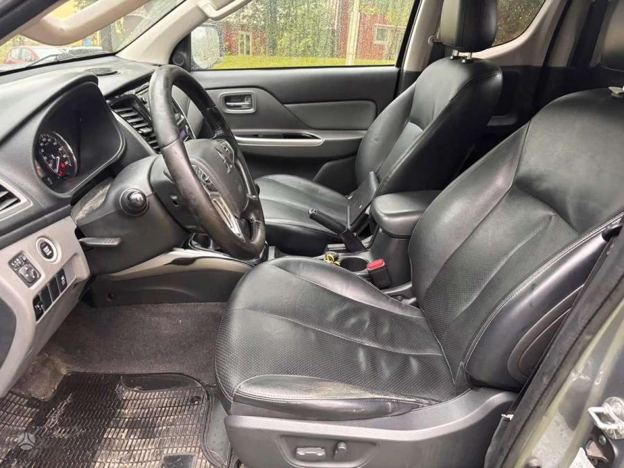 Green Mitsubishi l-200 2019 in Vilnius, with an engine capacity of 2.44 L and mileage of 263 thousand km for 13000 €, photo 13 on AUTOMOTO.COM.LV