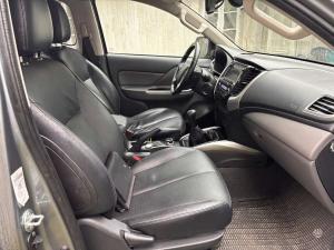 Green Mitsubishi l-200 2019 in Vilnius, with an engine capacity of 2.44 L and mileage of 263 thousand km for 13000 €, photo 15 on AUTOMOTO.COM.LV