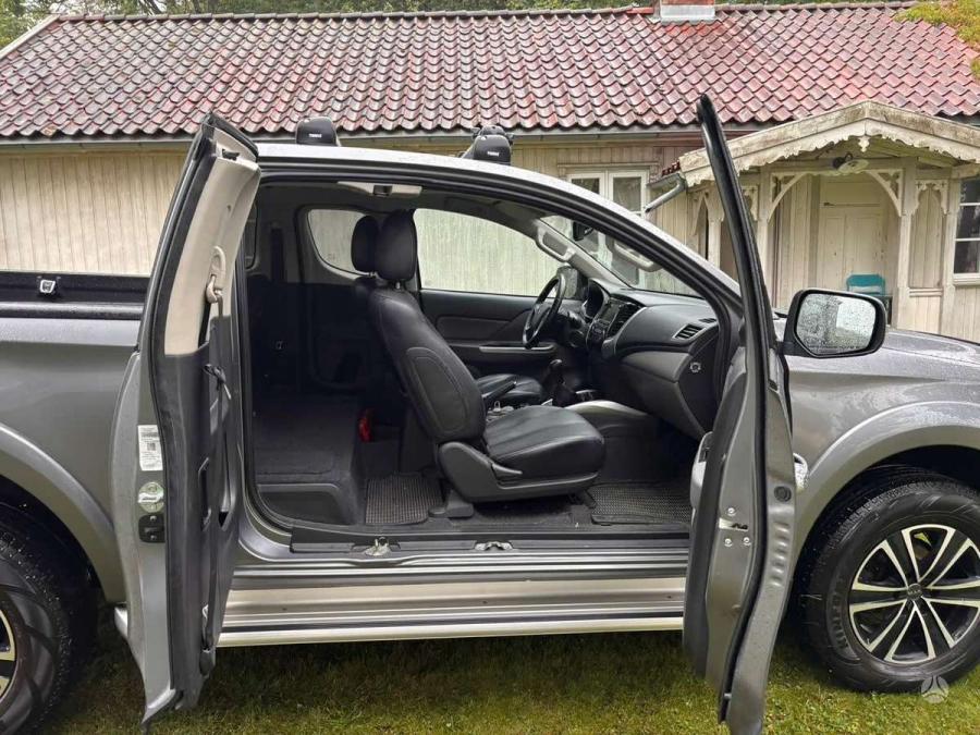 Green Mitsubishi l-200 2019 in Vilnius, with an engine capacity of 2.44 L and mileage of 263 thousand km for 13000 €, photo 18 on AUTOMOTO.COM.LV