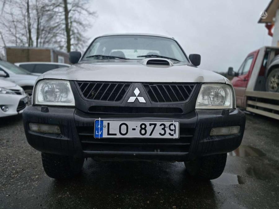 Pelēks Mitsubishi l-200 2005 Rokiškis, ar dzinēja tilpumu 2.50 L un nobraukumu 250 tūkst. km par 3800 €, foto 1 vietnē AUTOMOTO.COM.LV