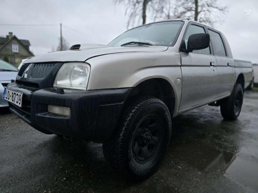 Pelēks Mitsubishi l-200 2005 Rokiškis, ar dzinēja tilpumu 2.50 L un nobraukumu 250 tūkst. km par 3800 €, foto 2 vietnē AUTOMOTO.COM.LV