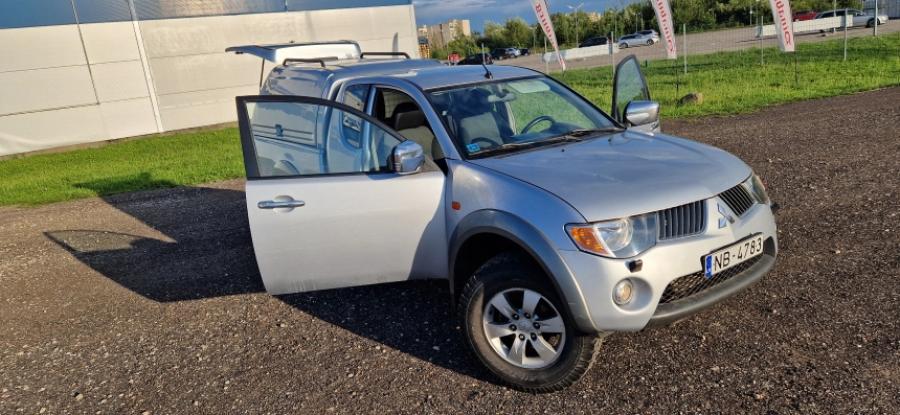 Grey Mitsubishi l-200 2006 in Riga, with an engine capacity of 2.50 L and mileage of 337 thousand km for 8725 €, photo 4 on AUTOMOTO.COM.LV
