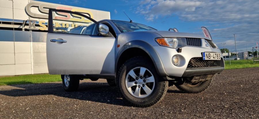 Grey Mitsubishi l-200 2006 in Riga, with an engine capacity of 2.50 L and mileage of 337 thousand km for 8725 €, photo 6 on AUTOMOTO.COM.LV