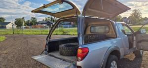Grey Mitsubishi l-200 2006 in Riga, with an engine capacity of 2.50 L and mileage of 337 thousand km for 8725 €, photo 12 on AUTOMOTO.COM.LV