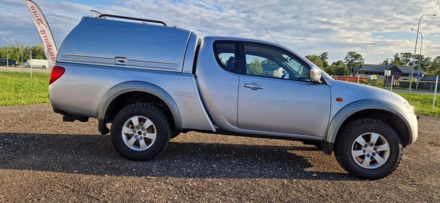 Grey Mitsubishi l-200 2006 in Riga, with an engine capacity of 2.50 L and mileage of 337 thousand km for 8725 €, photo 32 on AUTOMOTO.COM.LV