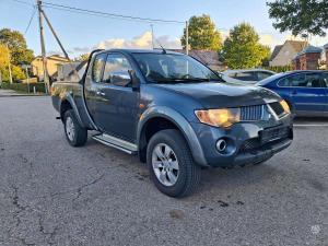 Pelēks Mitsubishi l-200 2006 Raseiniai, ar dzinēja tilpumu 2.48 L un nobraukumu 204 tūkst. km par 3800 €, foto  vietnē AUTOMOTO.COM.LV