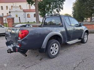 Grey Mitsubishi l-200 2006 in Raseiniai, with an engine capacity of 2.48 L and mileage of 204 thousand km for 3800 €, photo 5 on AUTOMOTO.COM.LV