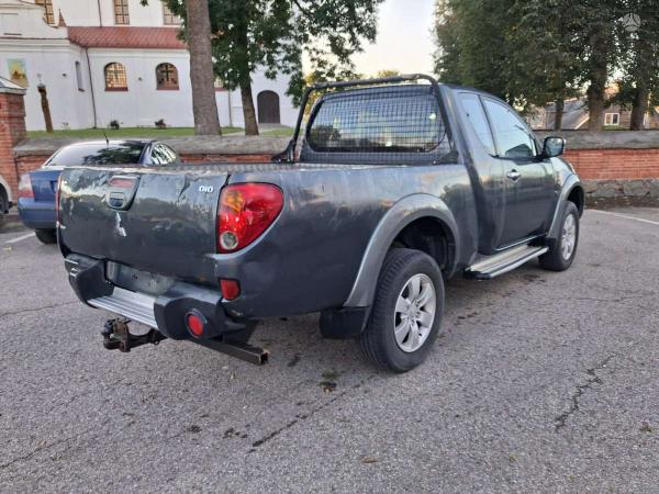 Pelēks Mitsubishi l-200 2006 Raseiniai, ar dzinēja tilpumu 2.48 L un nobraukumu 204 tūkst. km par 3800 €, foto 6 vietnē AUTOMOTO.COM.LV