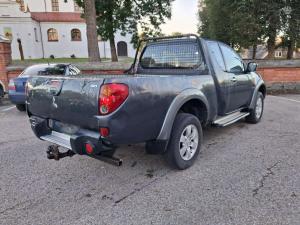 Grey Mitsubishi l-200 2006 in Raseiniai, with an engine capacity of 2.48 L and mileage of 204 thousand km for 3800 €, photo 6 on AUTOMOTO.COM.LV