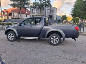 Grey Mitsubishi l-200 2006 in Raseiniai, with an engine capacity of 2.48 L and mileage of 204 thousand km for 3800 €, photo 10 on AUTOMOTO.COM.LV