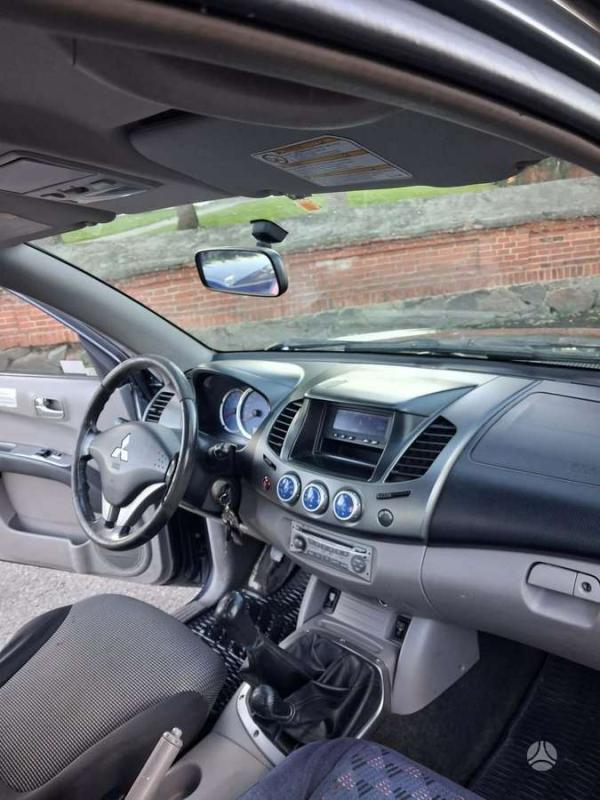 Pelēks Mitsubishi l-200 2006 Raseiniai, ar dzinēja tilpumu 2.48 L un nobraukumu 204 tūkst. km par 3800 €, foto 11 vietnē AUTOMOTO.COM.LV