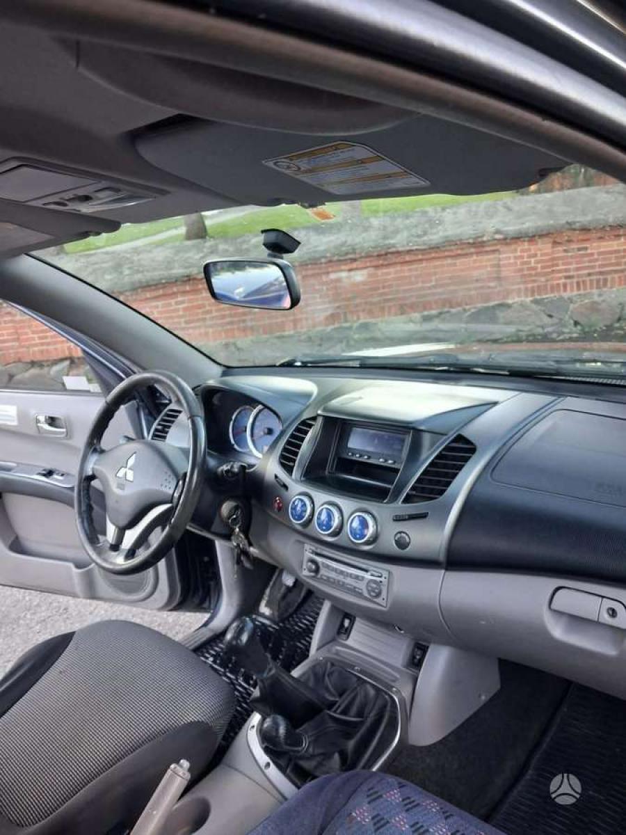 Grey Mitsubishi l-200 2006 in Raseiniai, with an engine capacity of 2.48 L and mileage of 204 thousand km for 3800 €, photo 11 on AUTOMOTO.COM.LV