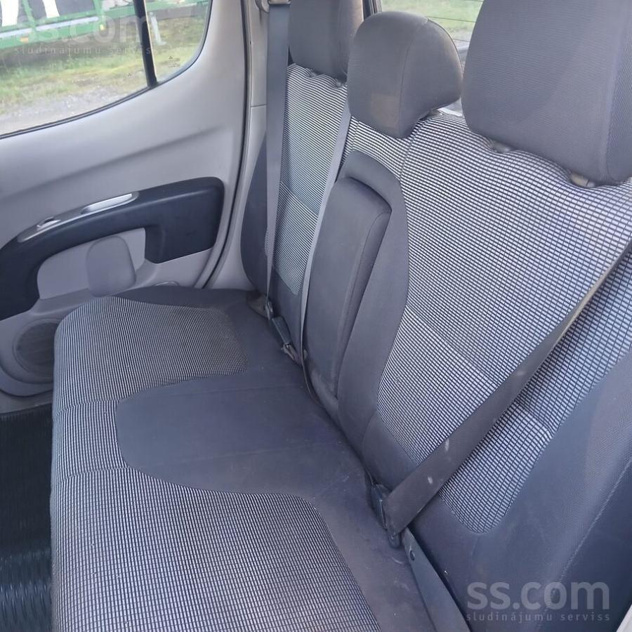 Grey Mitsubishi l-200 2006 in Ventspils, with an engine capacity of 2.50 L and mileage of 301 thousand km for 4500 €, photo 5 on AUTOMOTO.COM.LV