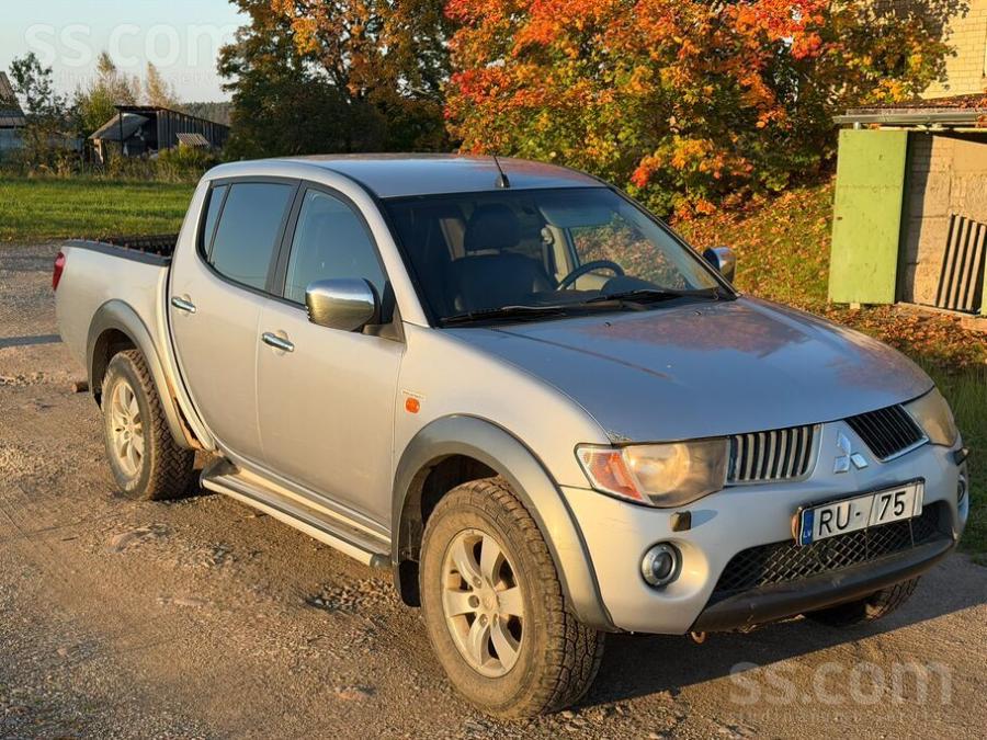 Grey Mitsubishi l-200 2006 in Ventspils, with an engine capacity of 2.50 L and mileage of 301 thousand km for 4500 €, photo 12 on AUTOMOTO.COM.LV