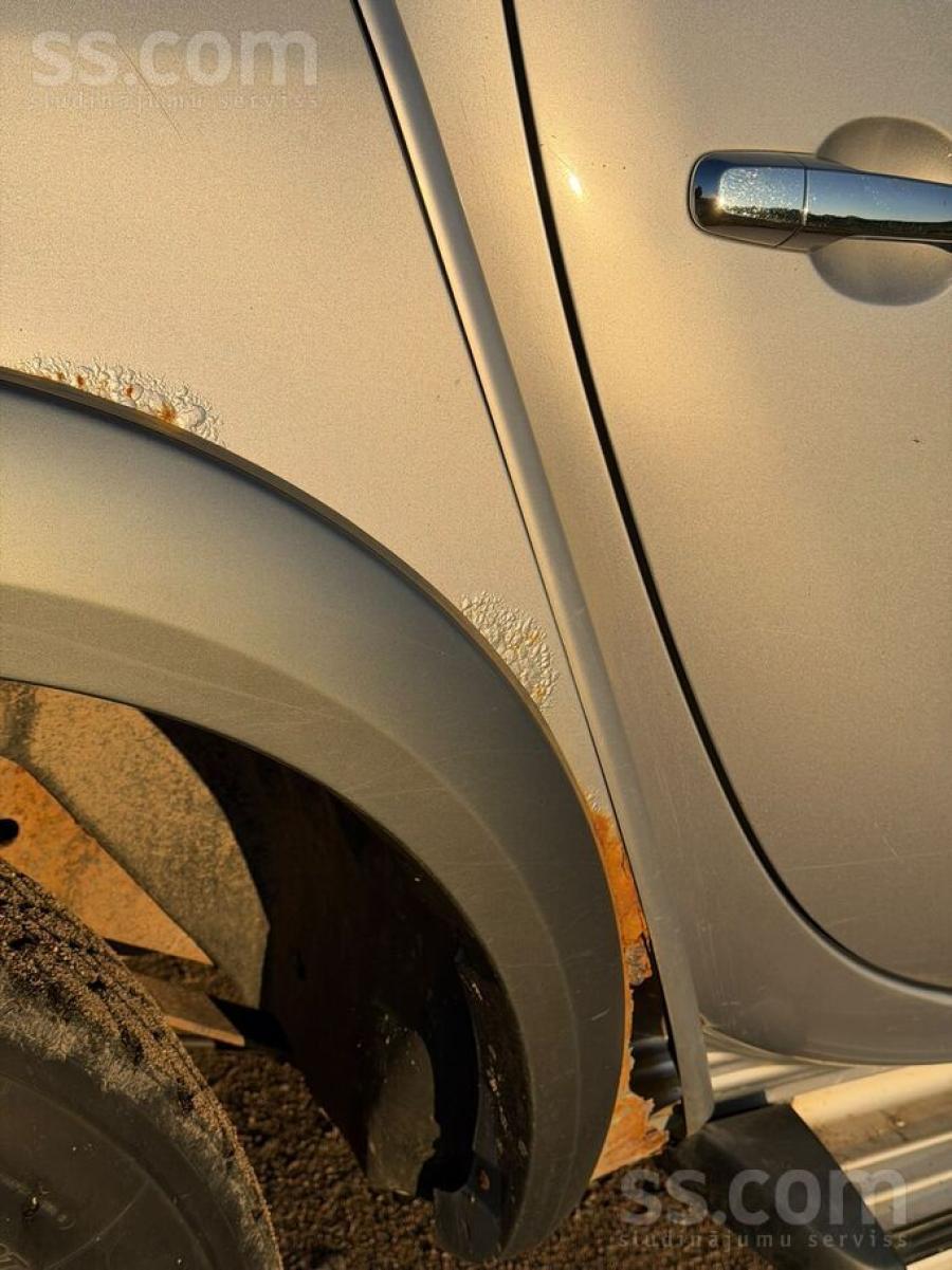 Grey Mitsubishi l-200 2006 in Ventspils, with an engine capacity of 2.50 L and mileage of 301 thousand km for 4500 €, photo 13 on AUTOMOTO.COM.LV