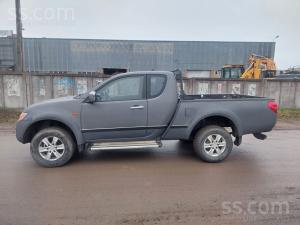 Pelēks Mitsubishi l-200 2007 Rīga, ar dzinēja tilpumu 2.50 L un nobraukumu 255 tūkst. km par 4700 €, foto  vietnē AUTOMOTO.COM.LV