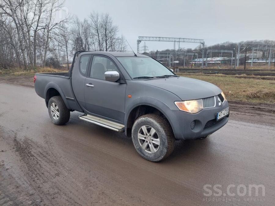 Grey Mitsubishi l-200 2007 in Riga, with an engine capacity of 2.50 L and mileage of 255 thousand km for 4700 €, photo 3 on AUTOMOTO.COM.LV