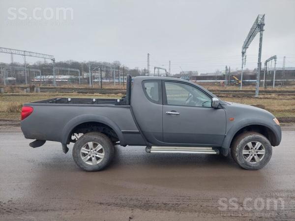 Grey Mitsubishi l-200 2007 in Riga, with an engine capacity of 2.50 L and mileage of 255 thousand km for 4700 €, photo 4 on AUTOMOTO.COM.LV