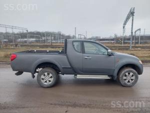 Grey Mitsubishi l-200 2007 in Riga, with an engine capacity of 2.50 L and mileage of 255 thousand km for 4700 €, photo 4 on AUTOMOTO.COM.LV