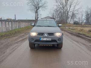 Grey Mitsubishi l-200 2007 in Riga, with an engine capacity of 2.50 L and mileage of 255 thousand km for 4700 €, photo 5 on AUTOMOTO.COM.LV