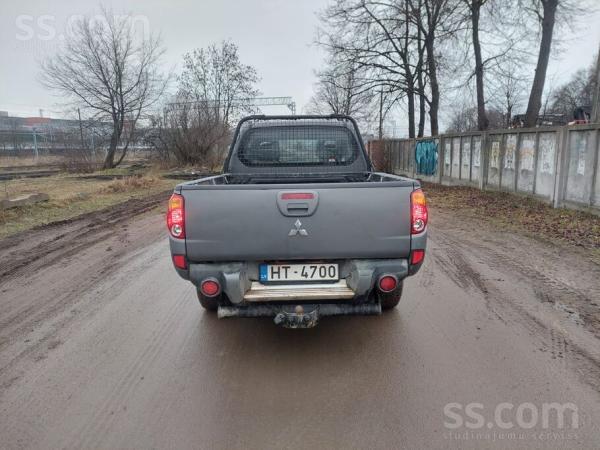 Grey Mitsubishi l-200 2007 in Riga, with an engine capacity of 2.50 L and mileage of 255 thousand km for 4700 €, photo 6 on AUTOMOTO.COM.LV
