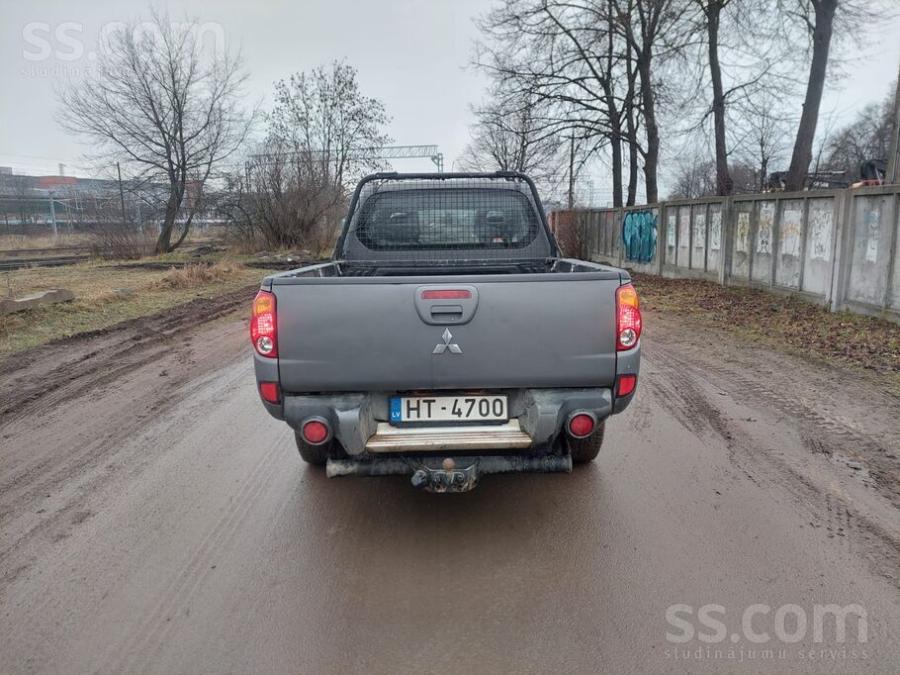 Grey Mitsubishi l-200 2007 in Riga, with an engine capacity of 2.50 L and mileage of 255 thousand km for 4700 €, photo 6 on AUTOMOTO.COM.LV