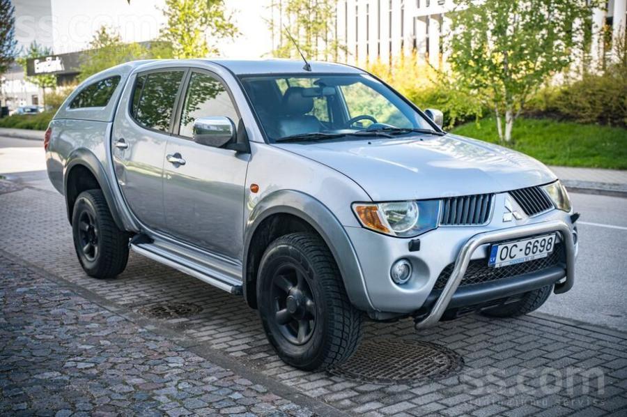 Grey Mitsubishi l-200 2009 in Riga, with an engine capacity of 2.50 L and mileage of 0 thousand km for 2500 €, photo 3 on AUTOMOTO.COM.LV