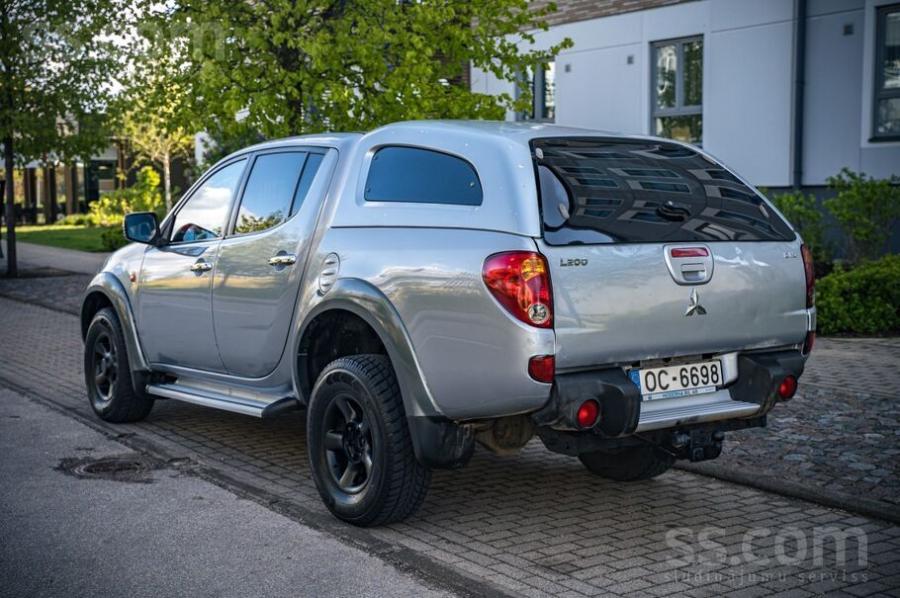 Grey Mitsubishi l-200 2009 in Riga, with an engine capacity of 2.50 L and mileage of 0 thousand km for 2500 €, photo 6 on AUTOMOTO.COM.LV