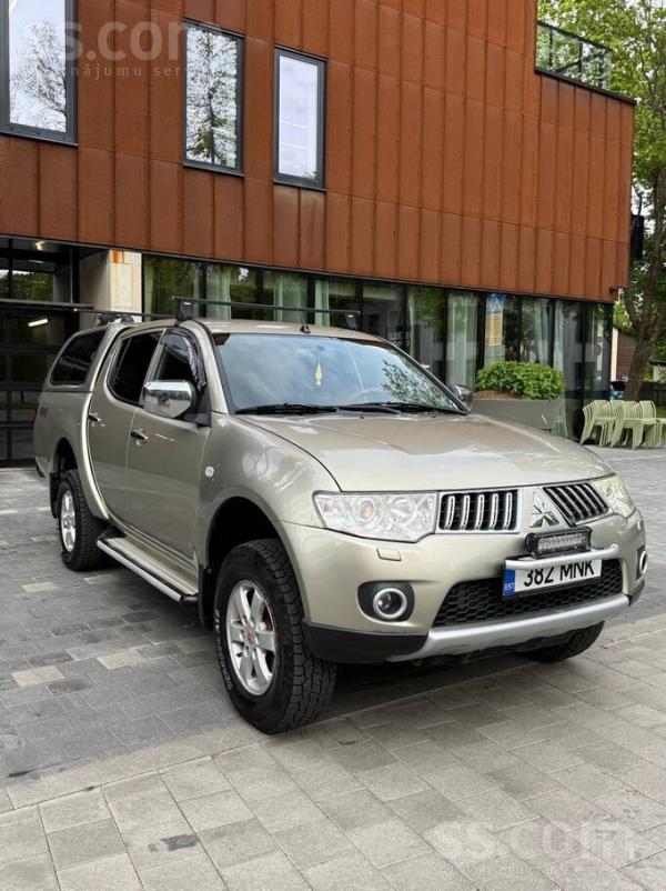 Grey Mitsubishi l-200 2010 in Tallinn, with an engine capacity of 2.50 L and mileage of 161 thousand km for 9990 €, photo 6 on AUTOMOTO.COM.LV