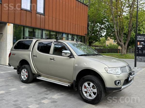 Grey Mitsubishi l-200 2010 in Tallinn, with an engine capacity of 2.50 L and mileage of 161 thousand km for 9990 €, photo 8 on AUTOMOTO.COM.LV