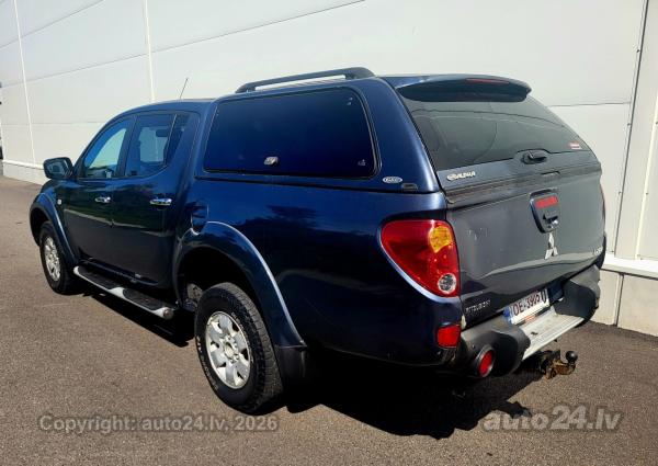 Grey Mitsubishi l-200 2010 in Tallinn, with an engine capacity of 2.50 L and mileage of 370 thousand km for 7500 €, photo 4 on AUTOMOTO.COM.LV