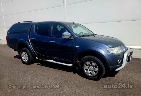 Grey Mitsubishi l-200 2010 in Tallinn, with an engine capacity of 2.50 L and mileage of 370 thousand km for 7500 €, photo 5 on AUTOMOTO.COM.LV