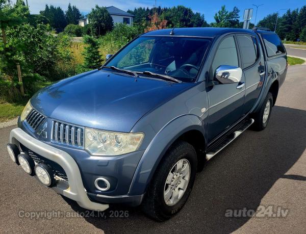 Grey Mitsubishi l-200 2010 in Tallinn, with an engine capacity of 2.50 L and mileage of 370 thousand km for 7500 €, photo 8 on AUTOMOTO.COM.LV