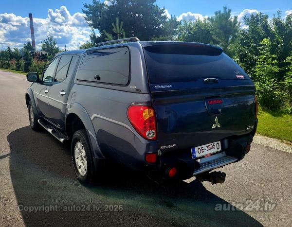 Grey Mitsubishi l-200 2010 in Tallinn, with an engine capacity of 2.50 L and mileage of 370 thousand km for 7500 €, photo 9 on AUTOMOTO.COM.LV