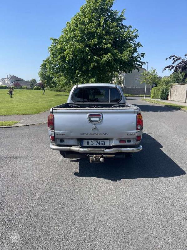 Grey Mitsubishi l-200 2011 in Kaunas, with an engine capacity of 2.50 L and mileage of 278 thousand km for 5300 €, photo 3 on AUTOMOTO.COM.LV