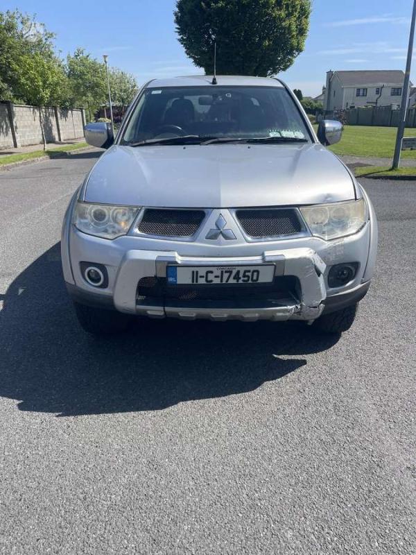Grey Mitsubishi l-200 2011 in Kaunas, with an engine capacity of 2.50 L and mileage of 278 thousand km for 5300 €, photo 7 on AUTOMOTO.COM.LV