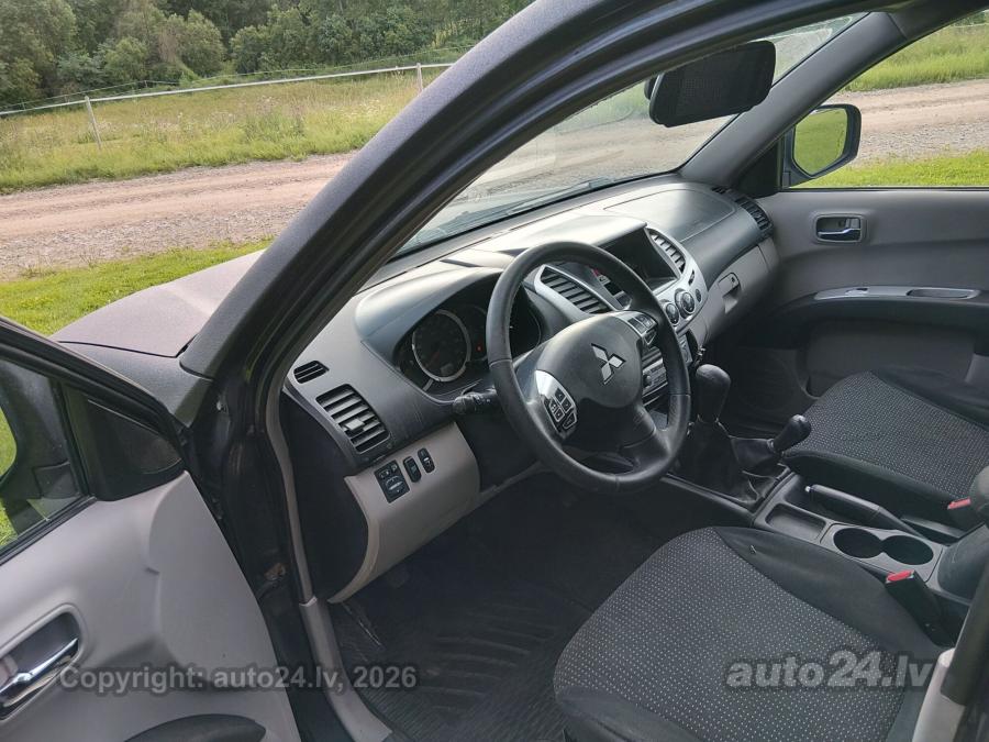 Pelēks Mitsubishi l-200 2011 Paide, ar dzinēja tilpumu 2.50 L un nobraukumu 0 tūkst. km par 7700 €, foto 11 vietnē AUTOMOTO.COM.LV