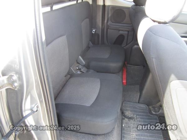 Grey Mitsubishi l-200 2015 in Saue, with an engine capacity of 2.40 L and mileage of 245 thousand km for 12700 €, photo 11 on AUTOMOTO.COM.LV