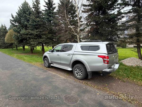 Grey Mitsubishi l-200 2019 in Narva, with an engine capacity of 2.40 L and mileage of 79 thousand km for 25990 €, photo 4 on AUTOMOTO.COM.LV