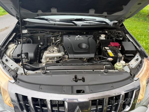 Grey Mitsubishi l-200 2019 in Narva, with an engine capacity of 2.40 L and mileage of 79 thousand km for 25990 €, photo 6 on AUTOMOTO.COM.LV